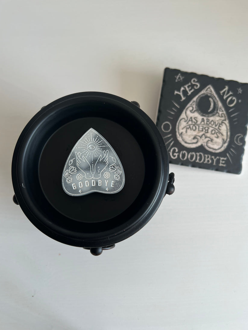 Planchette – Snug & Strange